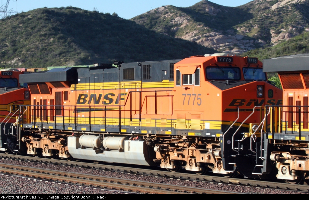 BNSF 7775